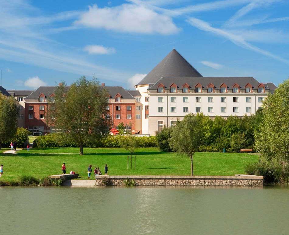 Vienna House Magic Circus • Jumbo Travel